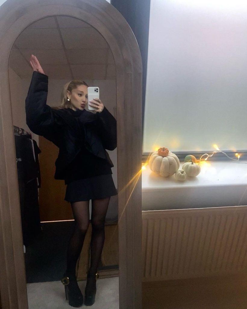 Ariana Grande Upskirt And Leggy 10 Photos Fappeningtime